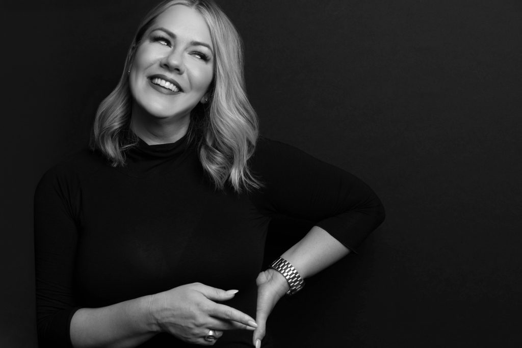 Confident, but Not Contrived: Q&A with Michelle Hendrix - feliciareed.com